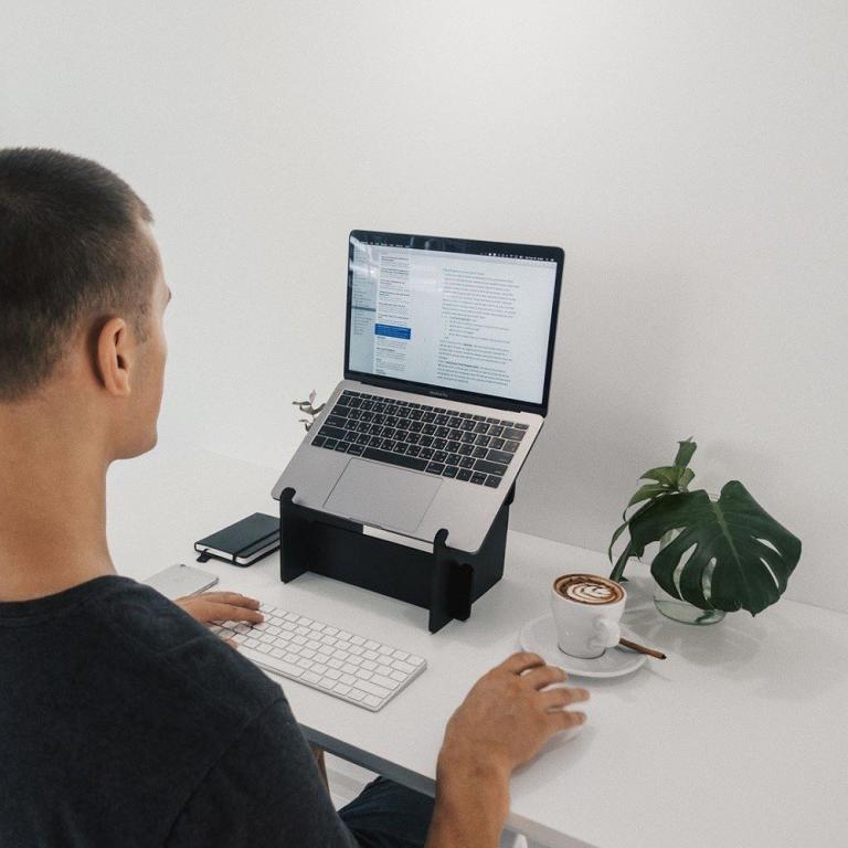 12 Inspiring Workspaces from Awesome Digital Marketers